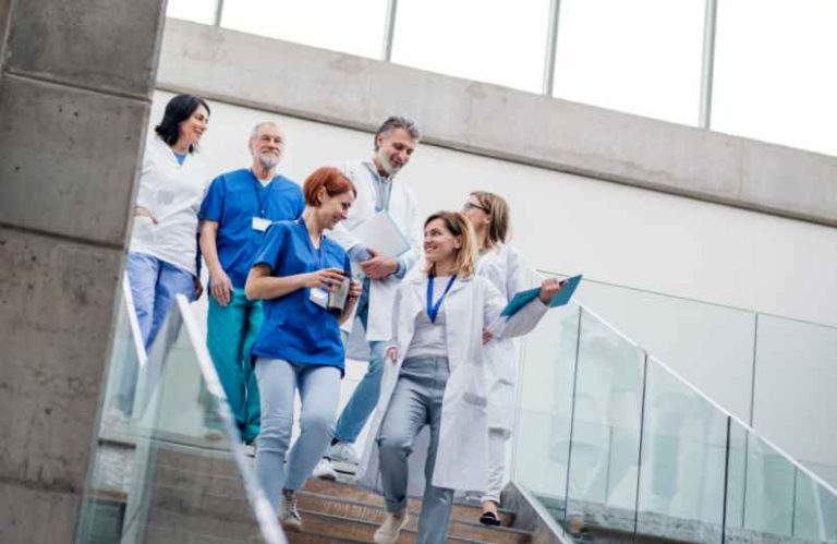 Comment les médecins se forment-ils ? Tout savoir sur le DPC - Biennale ...